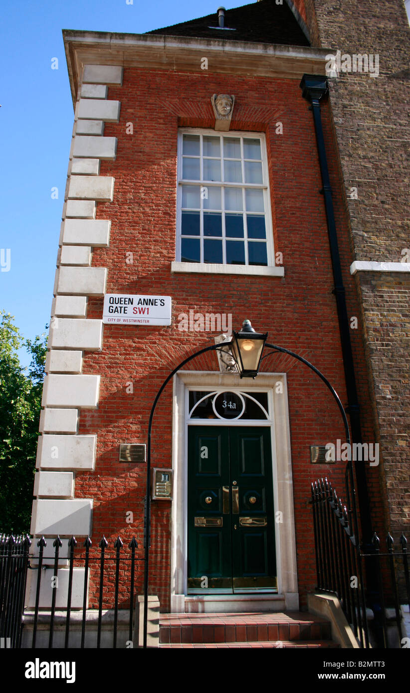 Queen anne's gate london sw1 hi-res stock photography and images - Alamy