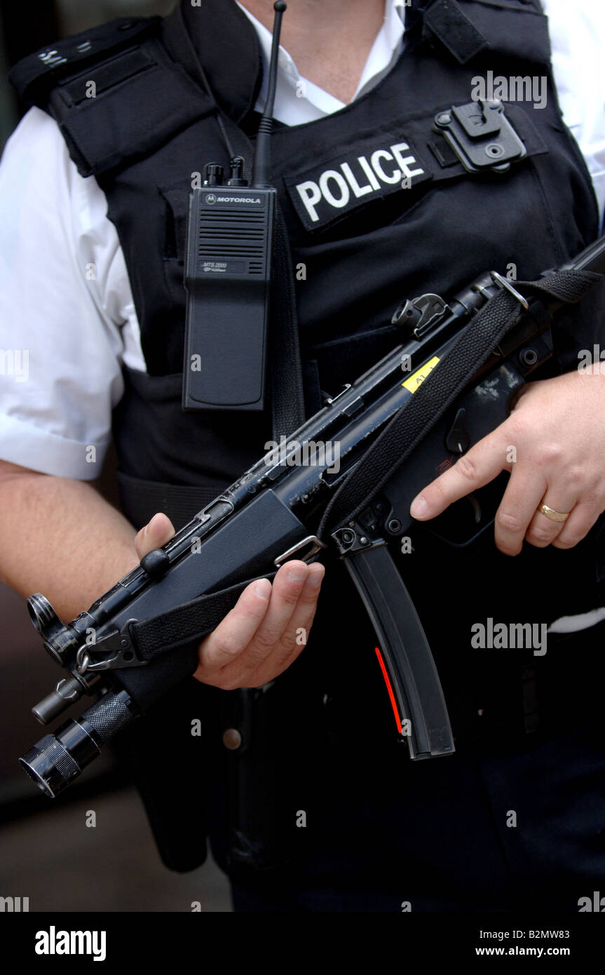 Uk armed police patrol hi-res stock photography and images - Alamy