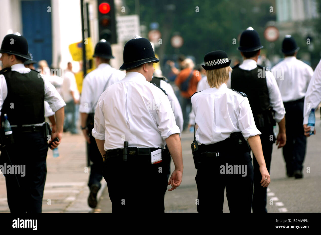 Male female police officer uk hi-res stock photography and images - Alamy
