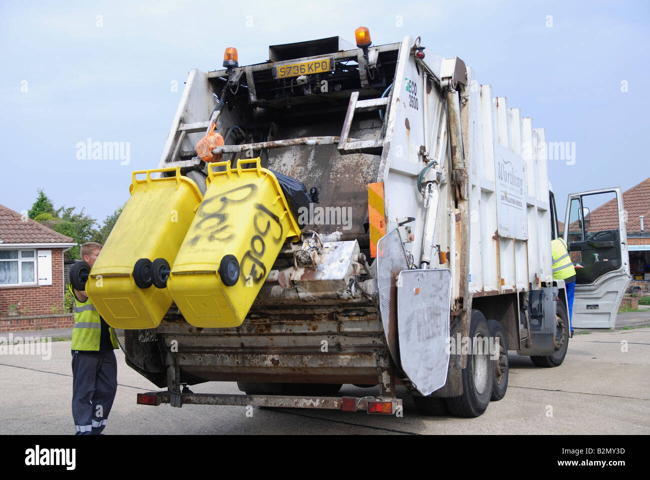 Dustcart hi-res stock photography and images - Alamy