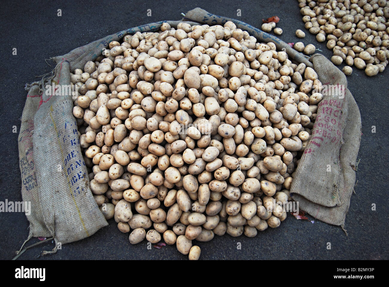 Market yard pune hi-res stock photography and images - Alamy