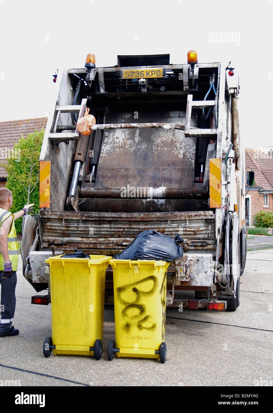 Binmen uk hi-res stock photography and images - Alamy