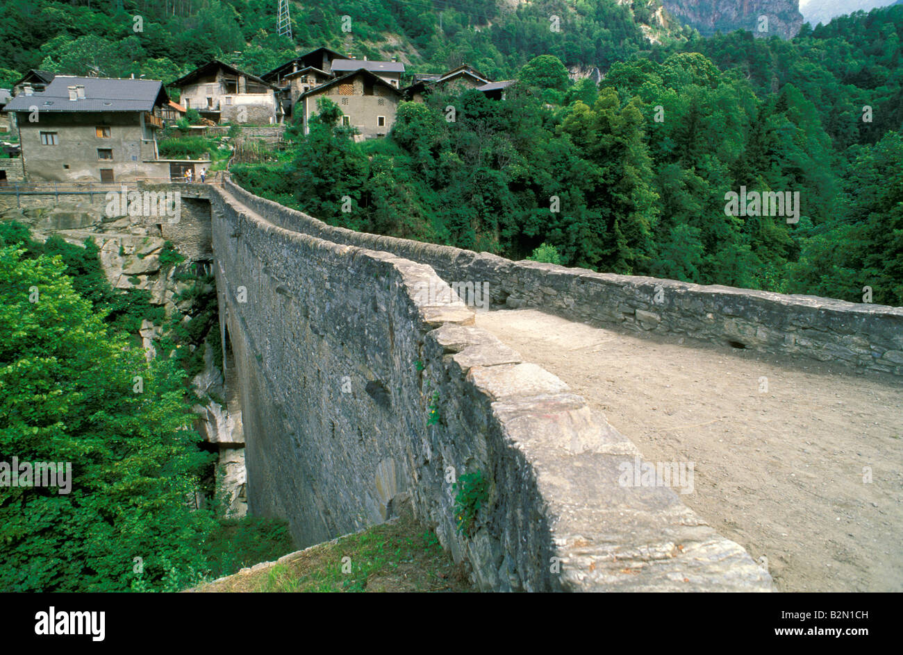 roman aqueduct and village, pondel, Italy Stock Photo - Alamy