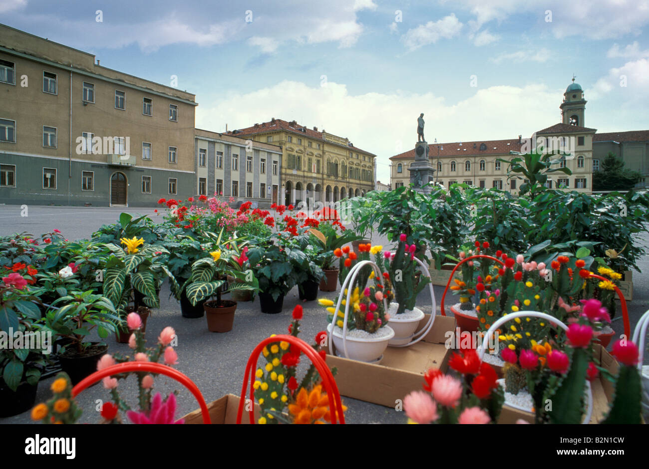 Piazza martiri and teatro sociale hi-res stock photography and images ...