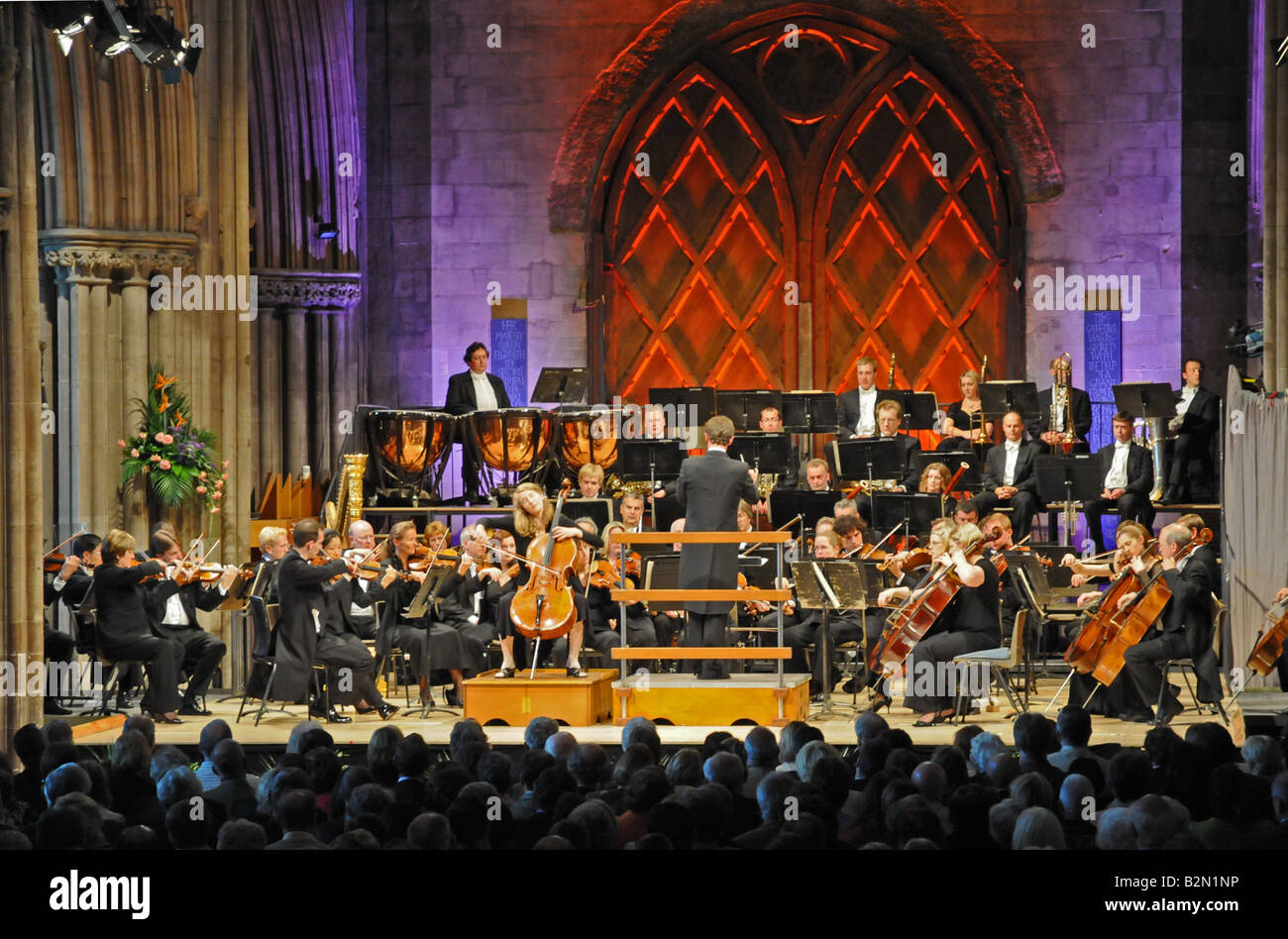 Marie Elisabeth Hecker playing Cello with the Philharmonia Orchestra ...