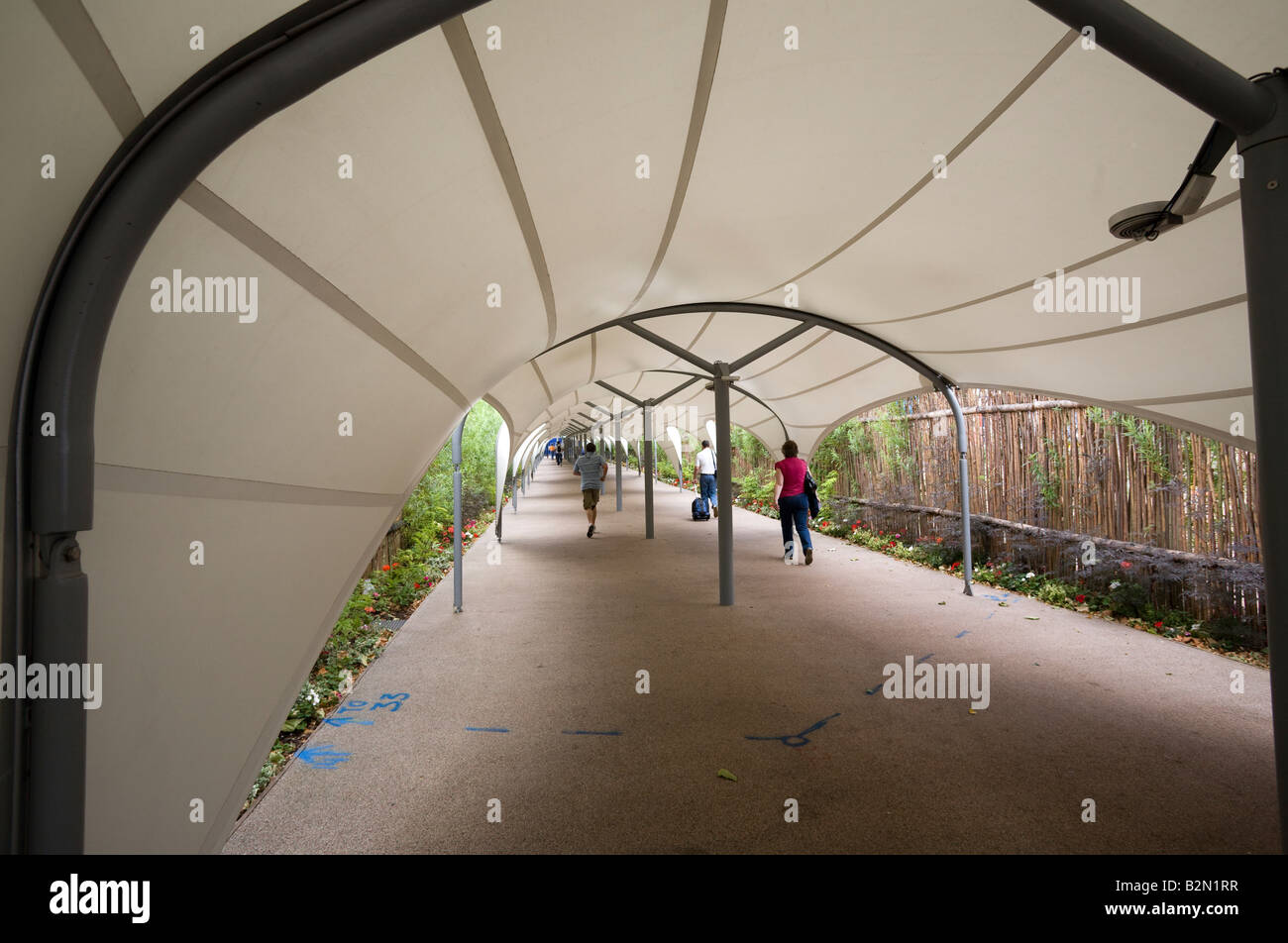 Thames walkway hi-res stock photography and images - Alamy