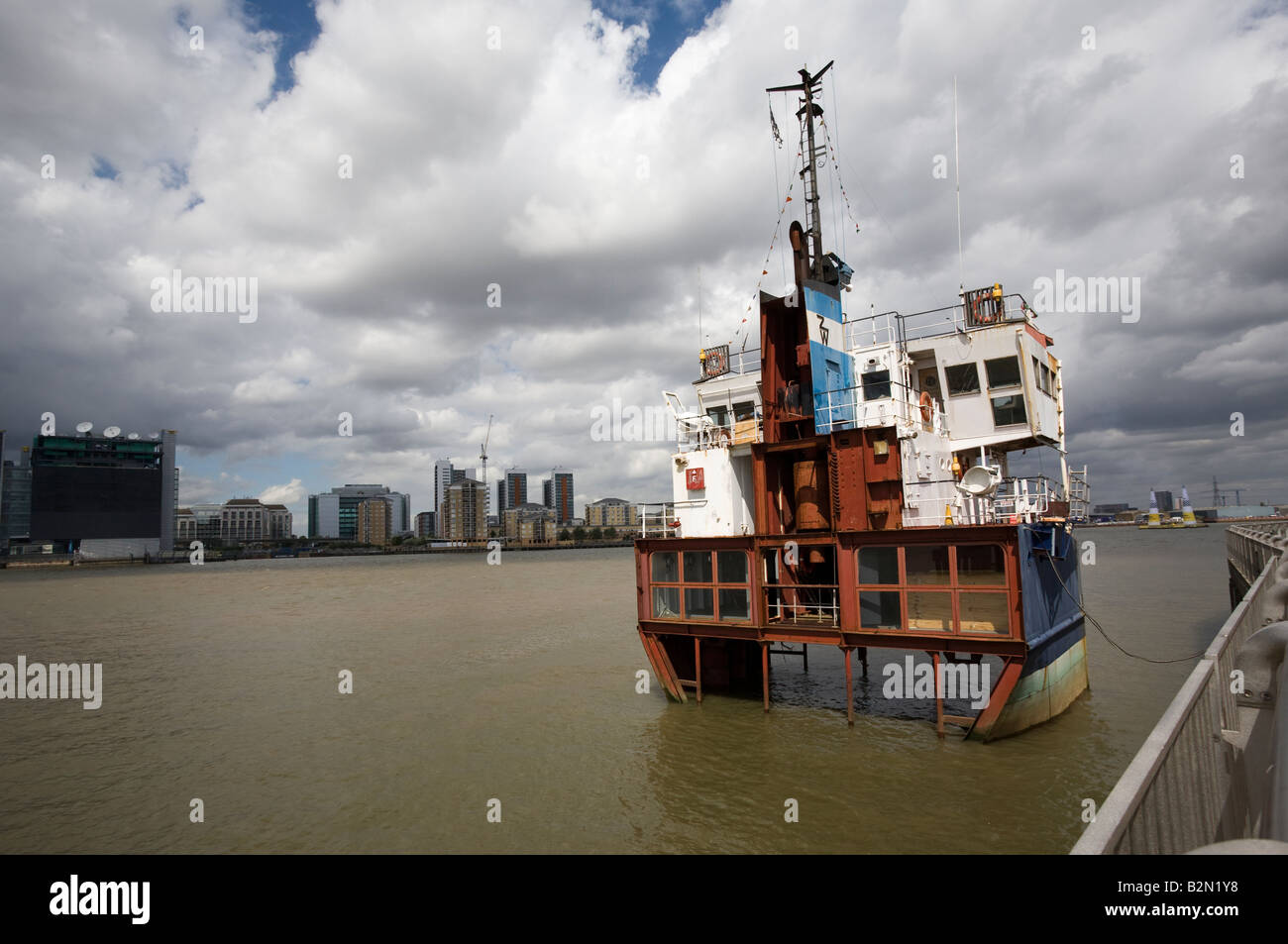 Richard wilson a slice of reality hi-res stock photography and images ...