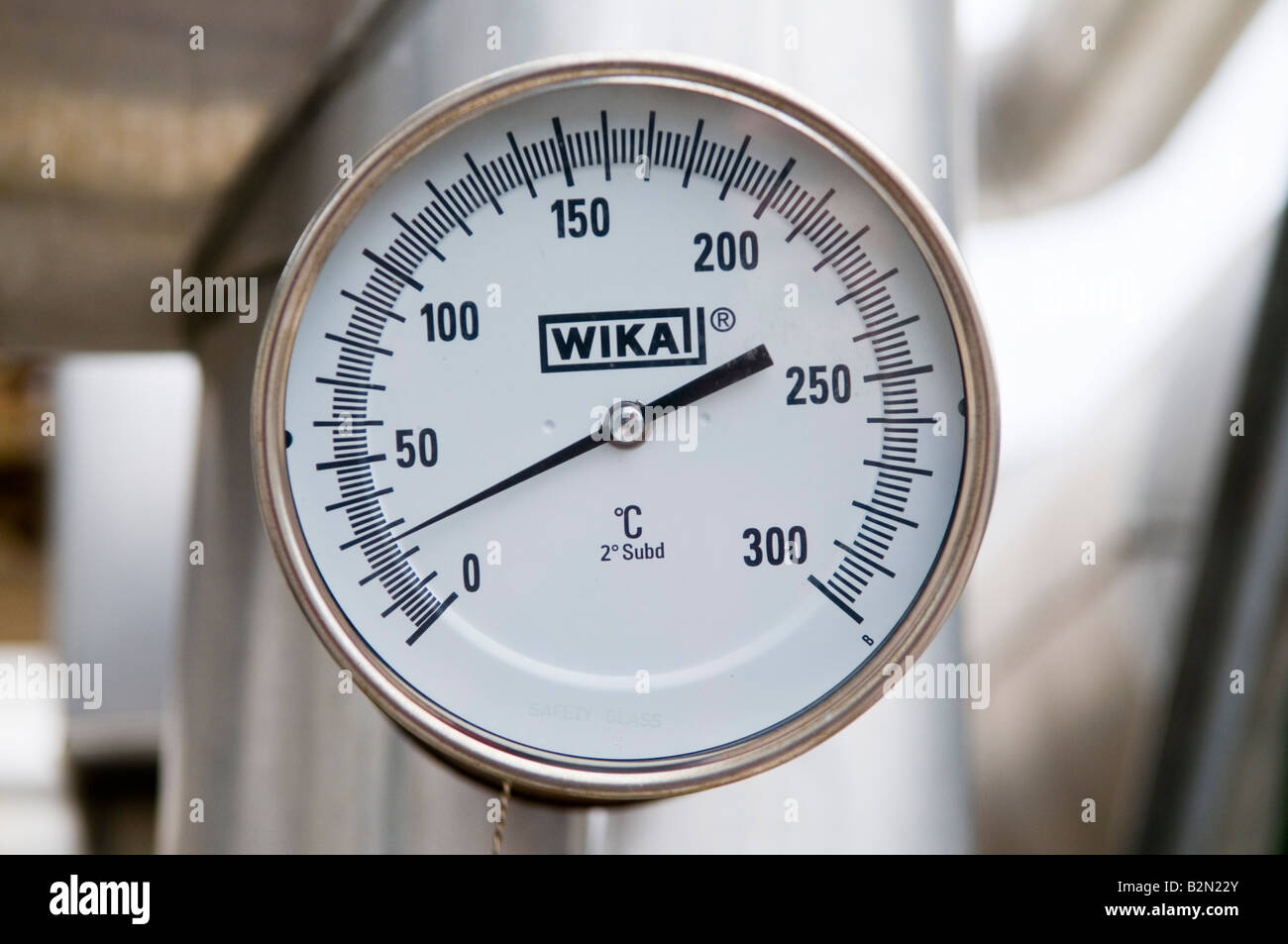 Pressure Gauge on an industrial machine Stock Photo - Alamy