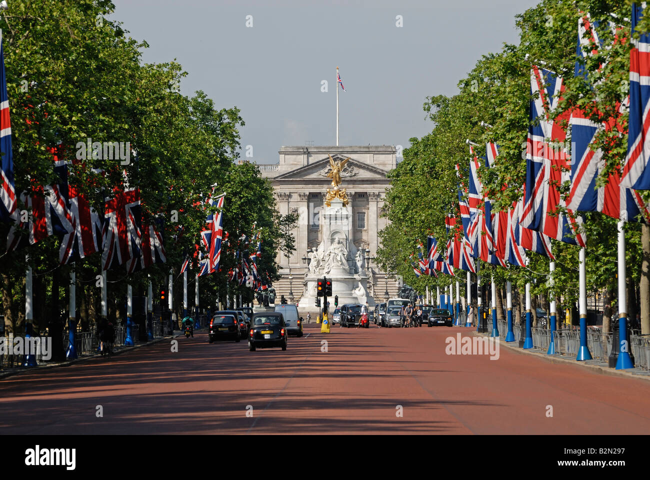 Buckingham Palace and the Mall, London Stock Photo - Alamy