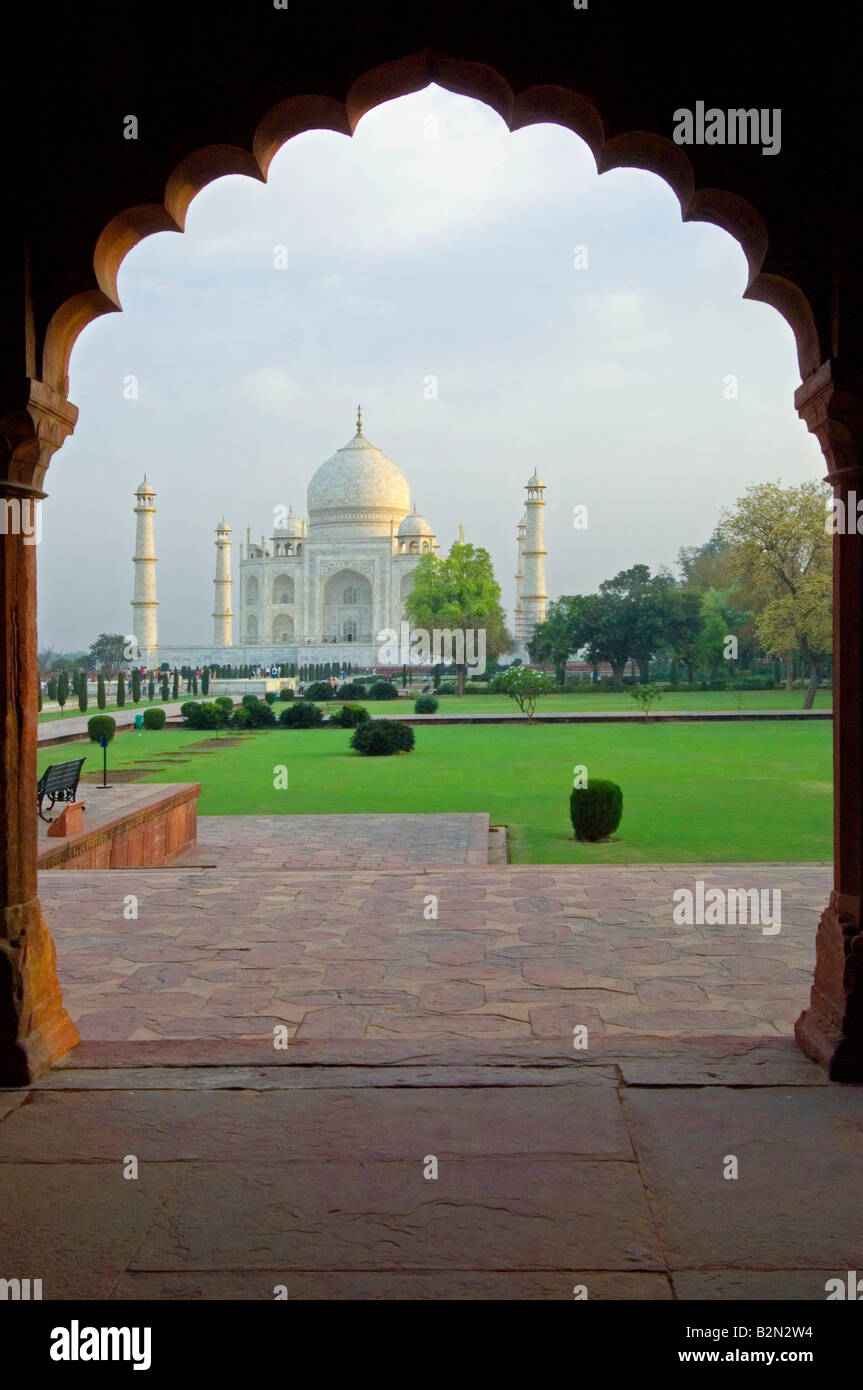 Red sandstone gateway taj mahal hi-res stock photography and images - Alamy