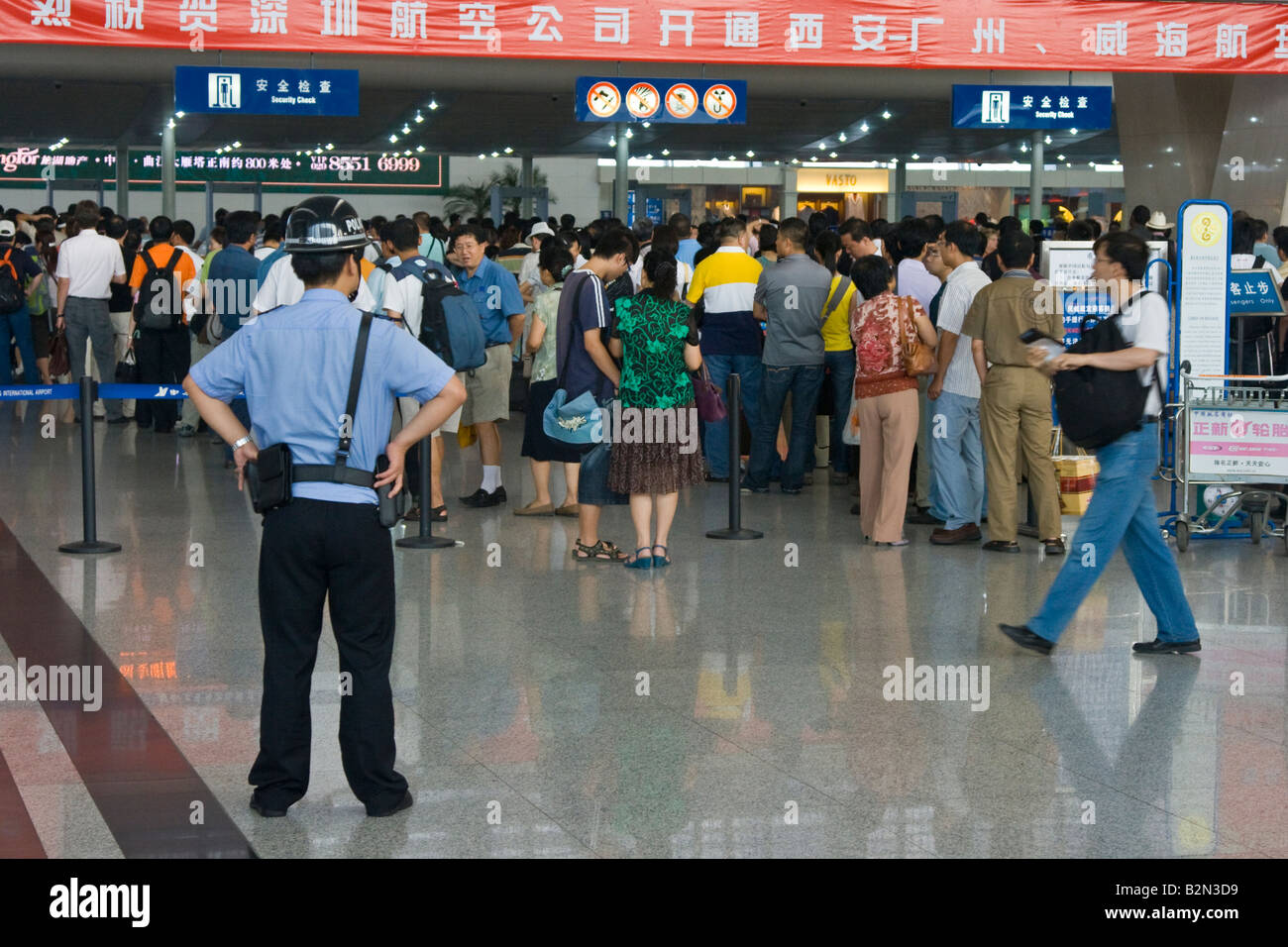 Security screening airport hi-res stock photography and images - Alamy