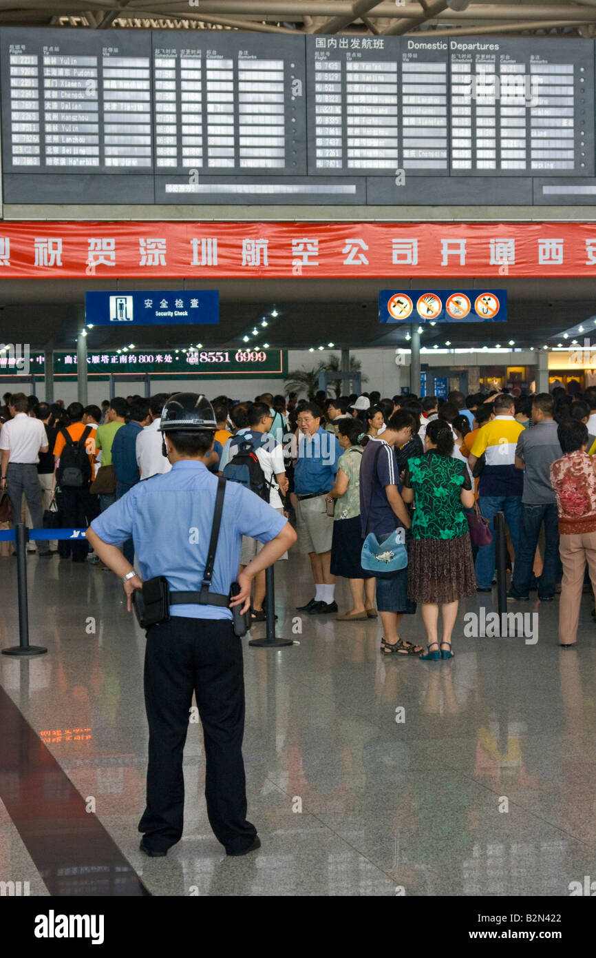 Airport security people hi-res stock photography and images - Alamy