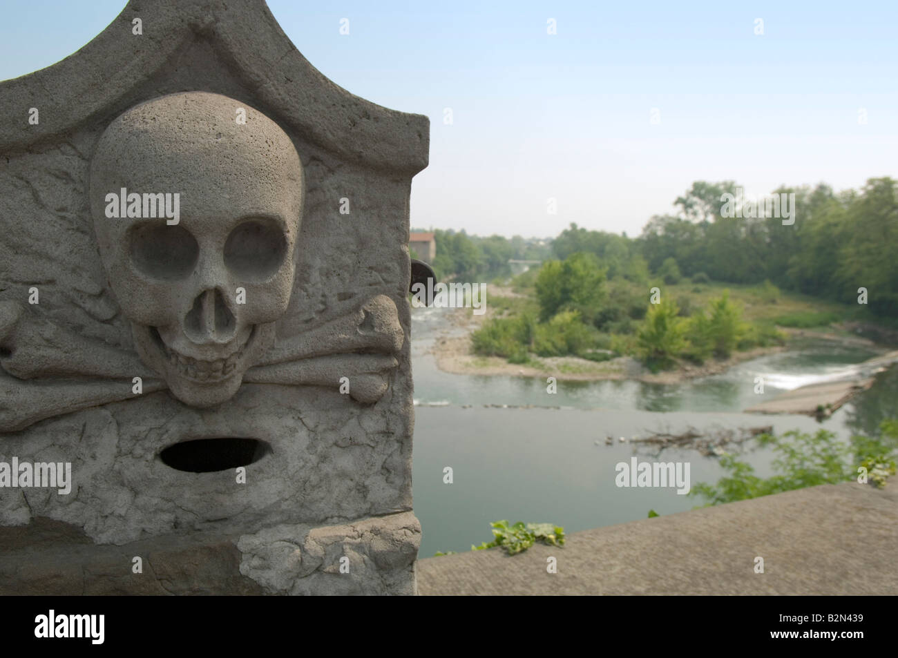 Serio river and skull hi-res stock photography and images - Alamy