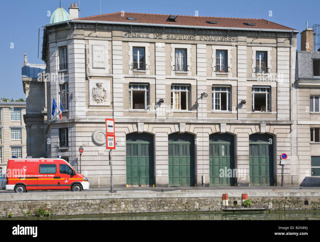 Paris fire station hi-res stock photography and images - Alamy