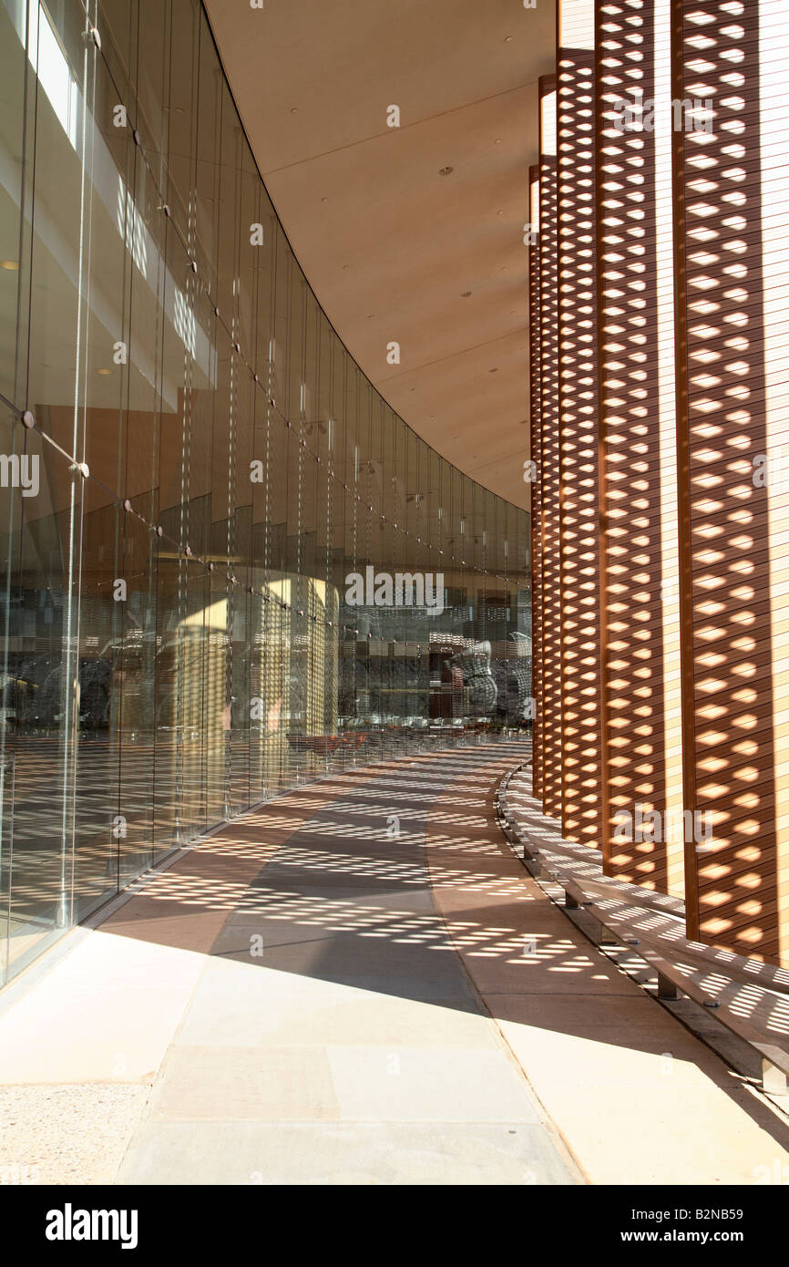 Covered walkway outside Carl Icahn Laboratory at Princeton University ...