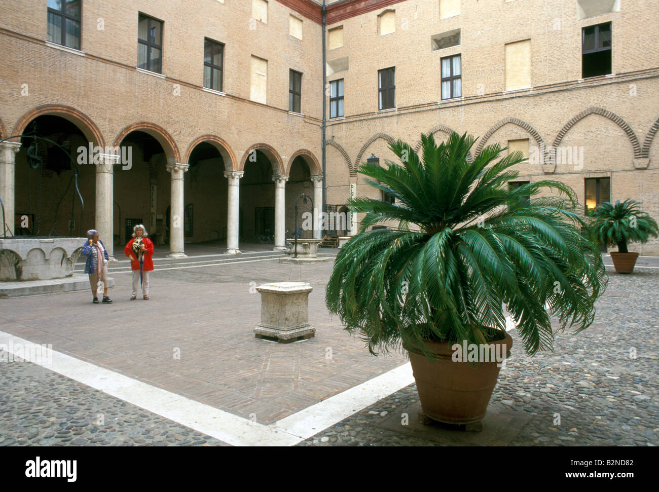 estense castle, ferrara, italy Stock Photo - Alamy