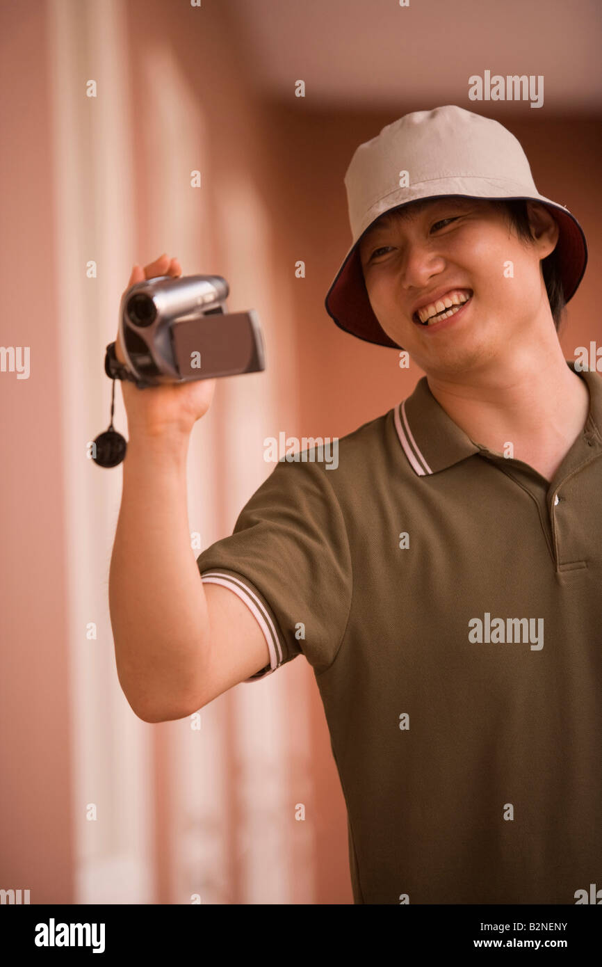 Man filming camera hi-res stock photography and images - Alamy