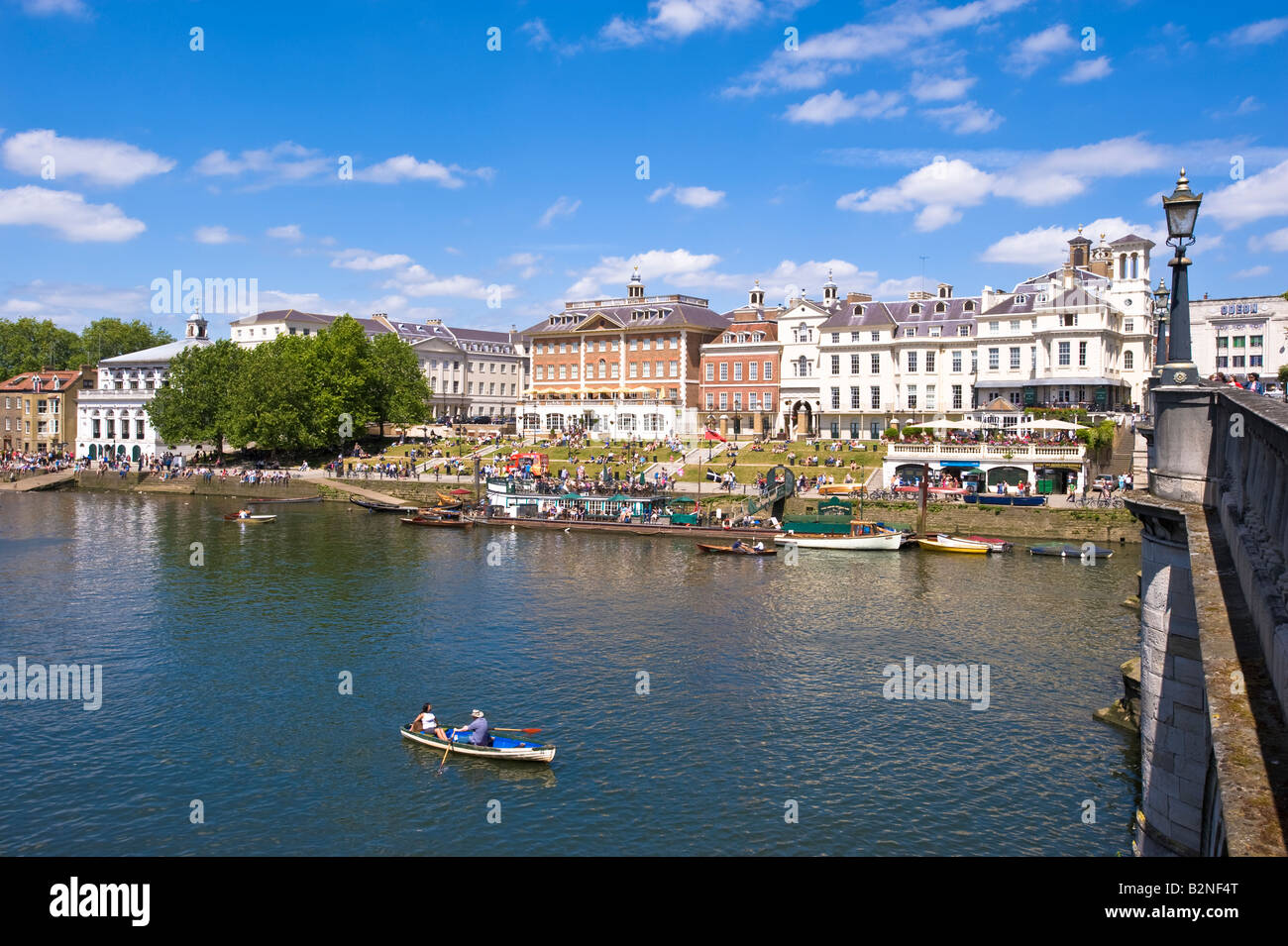 London river row boat hi-res stock photography and images - Alamy
