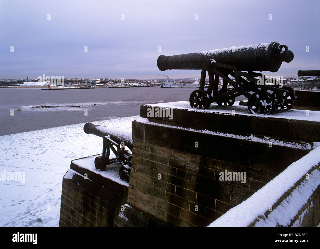 The Collingwood Monument and the mouth of the River Tyne in winter snow ...