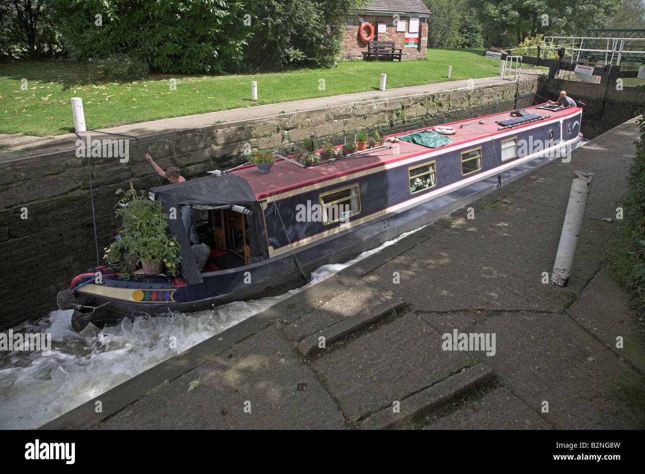 Navigating a narrow canal hi-res stock photography and images - Alamy