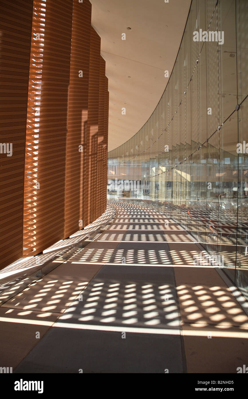 Covered walkway outside Carl Icahn Laboratory at Princeton University ...