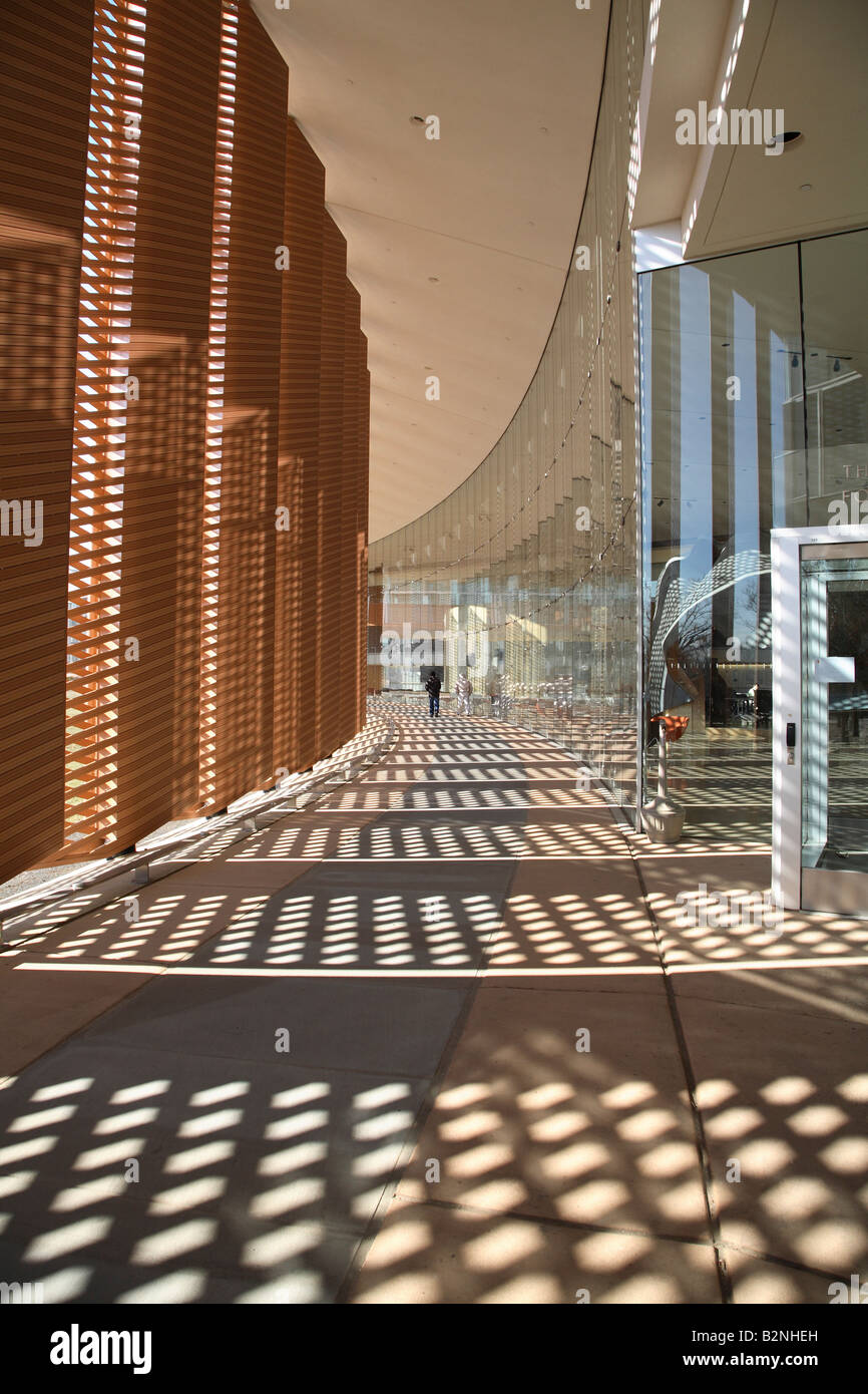 Covered walkway outside Carl Icahn Laboratory at Princeton University ...
