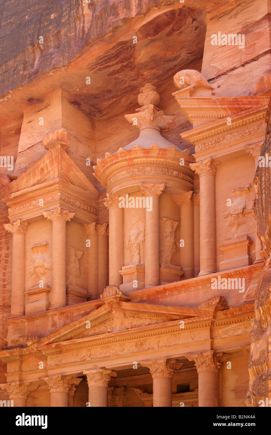 Petra Jordan Al-Khaznah the Treasury Stock Photo - Alamy