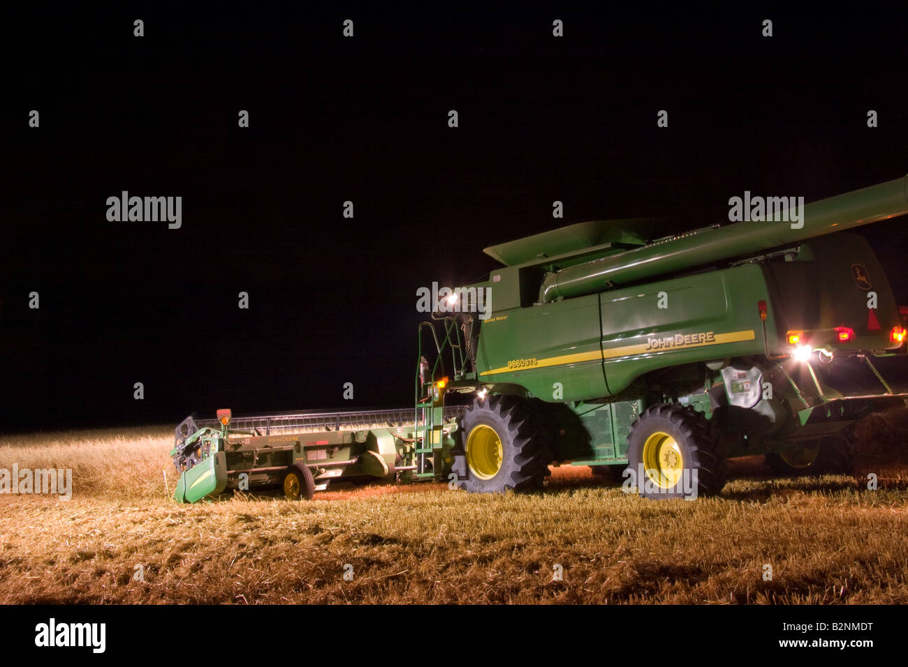 John Deere combining oats Stock Photo - Alamy