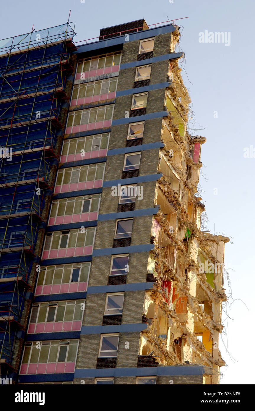 Demolition of tower block hi-res stock photography and images - Alamy
