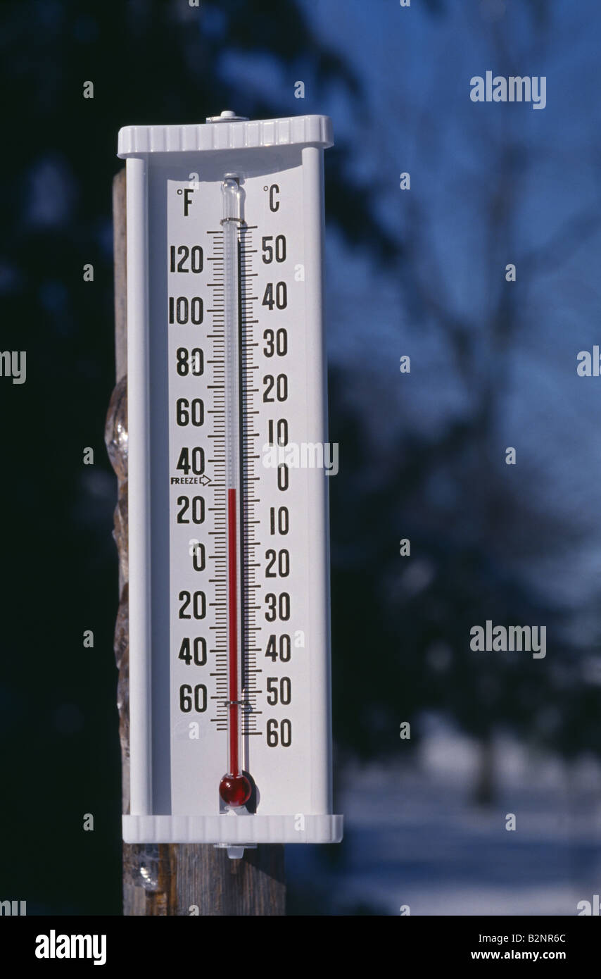 THERMOMETER, WINTER FAHRENHEIT AND CELSIUS (CENTIGRADE Stock Photo - Alamy