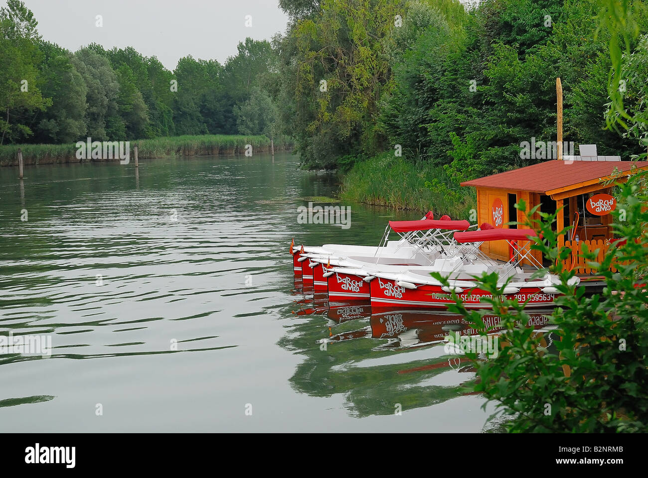 Treviso, boats on the Sile river.Fluvial tourism Stock Photo - Alamy