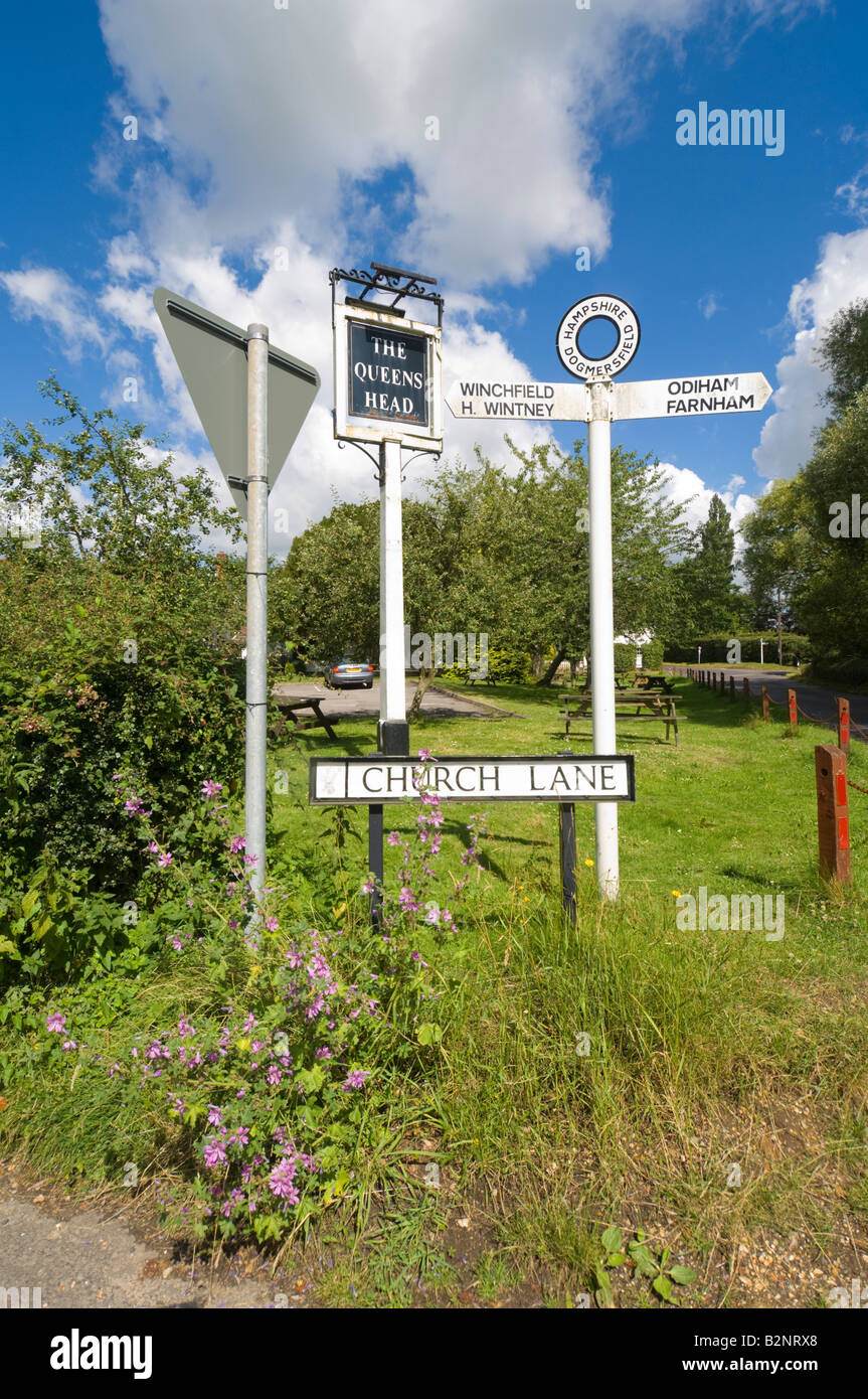 Crossroad dogmersfield hampshire hi-res stock photography and images ...