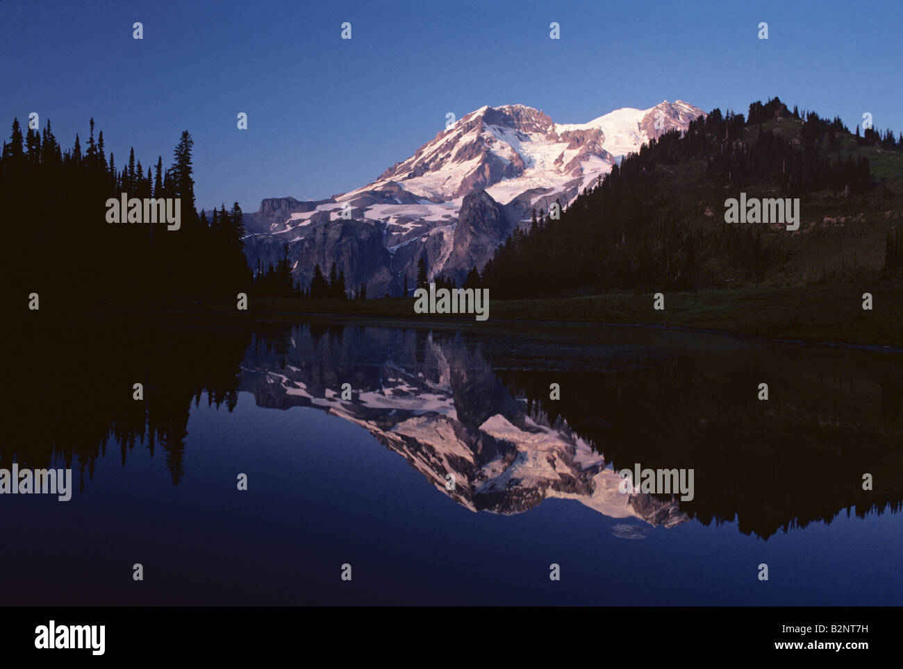 Mount Rainier sunset in small lake with reflection Mount Rainier ...