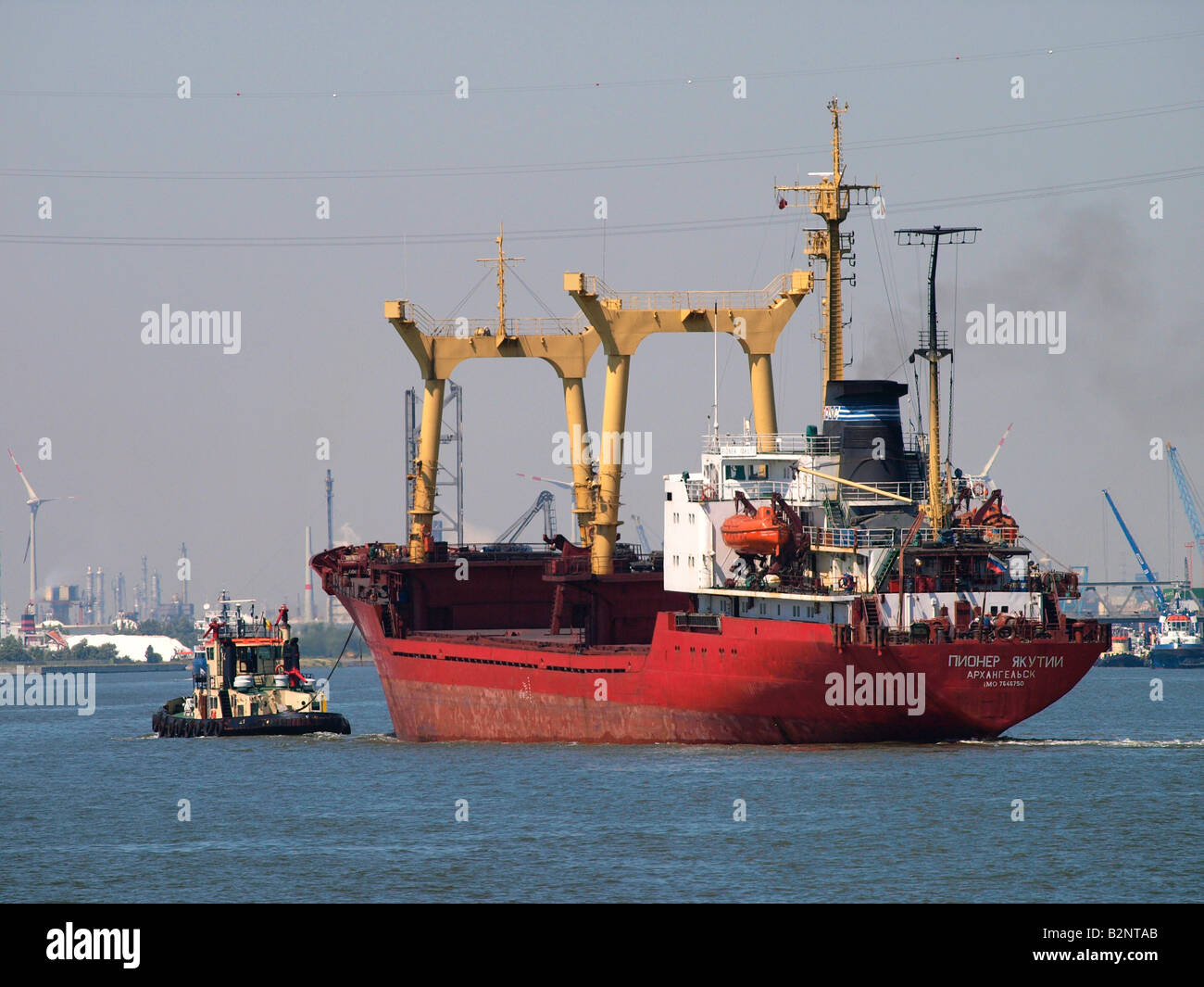 Empty cargo ship hi-res stock photography and images - Alamy