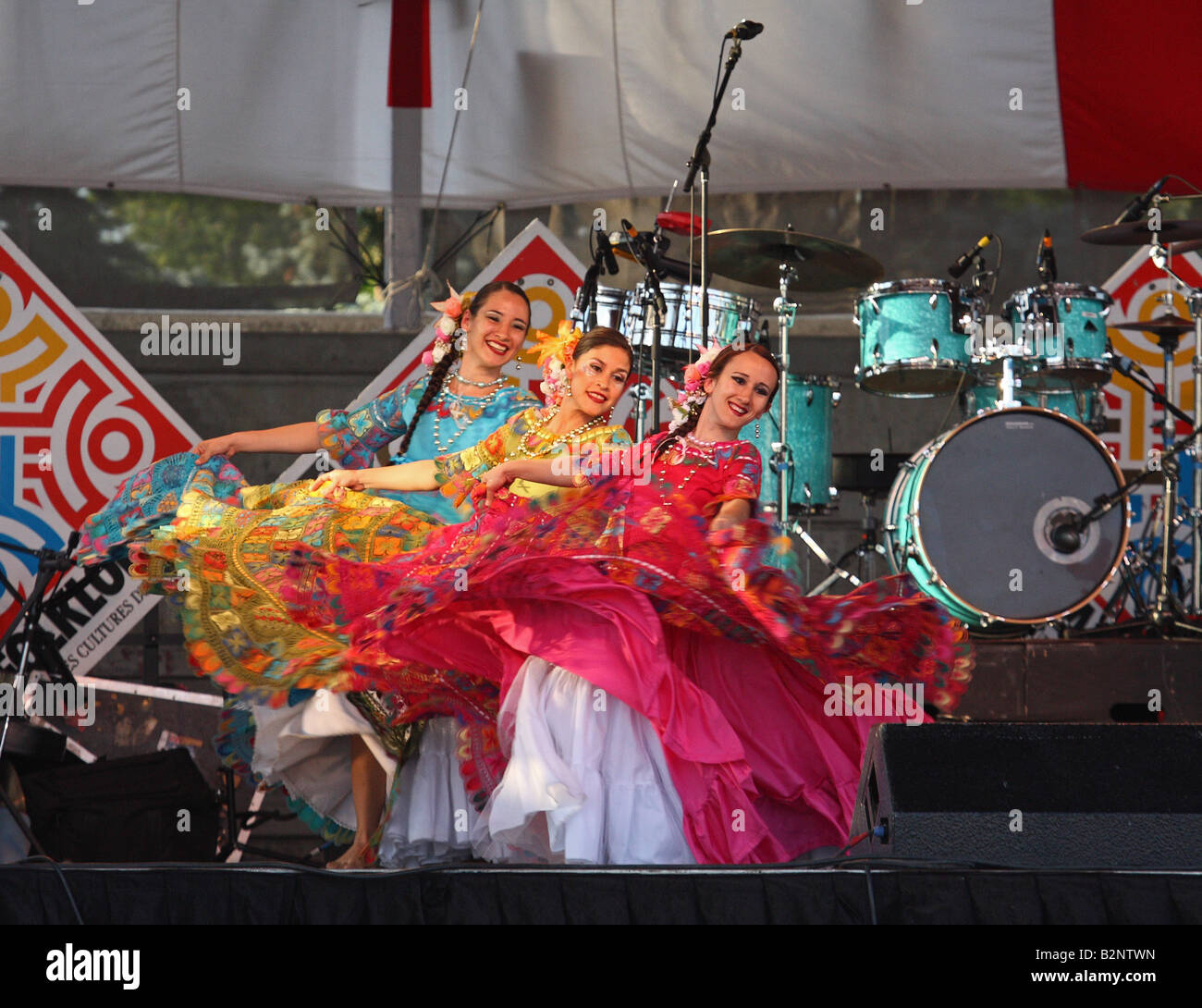 Folklore girls hi-res stock photography and images - Alamy