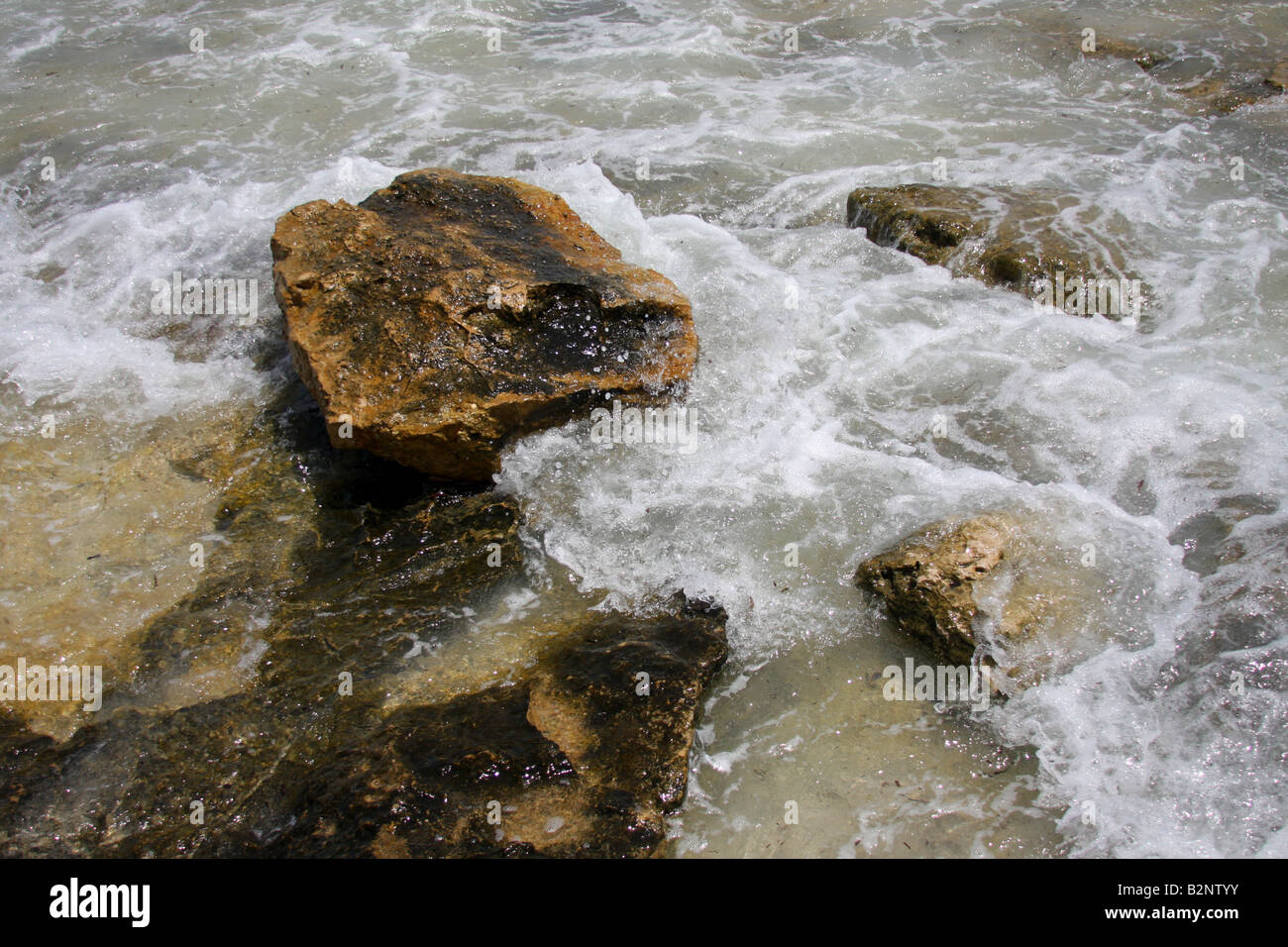 Splash of waves hi-res stock photography and images - Alamy