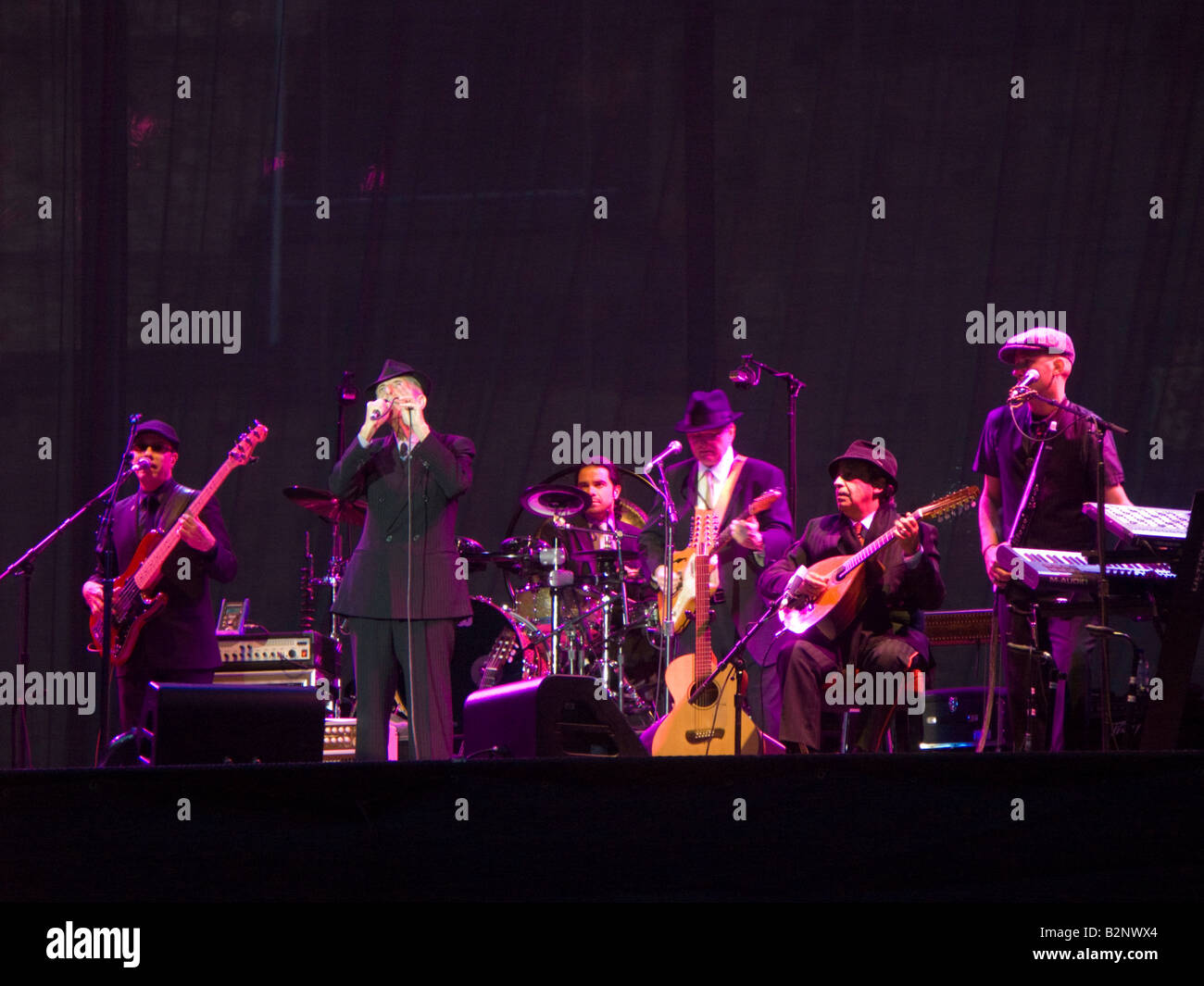 Leonard Cohen 2008 concert tour Edinburgh Castle Stock Photo - Alamy