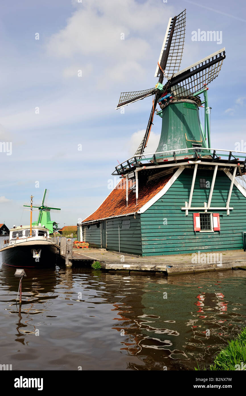 Zaanse Schans Windmill boat canal dutch holland Stock Photo - Alamy
