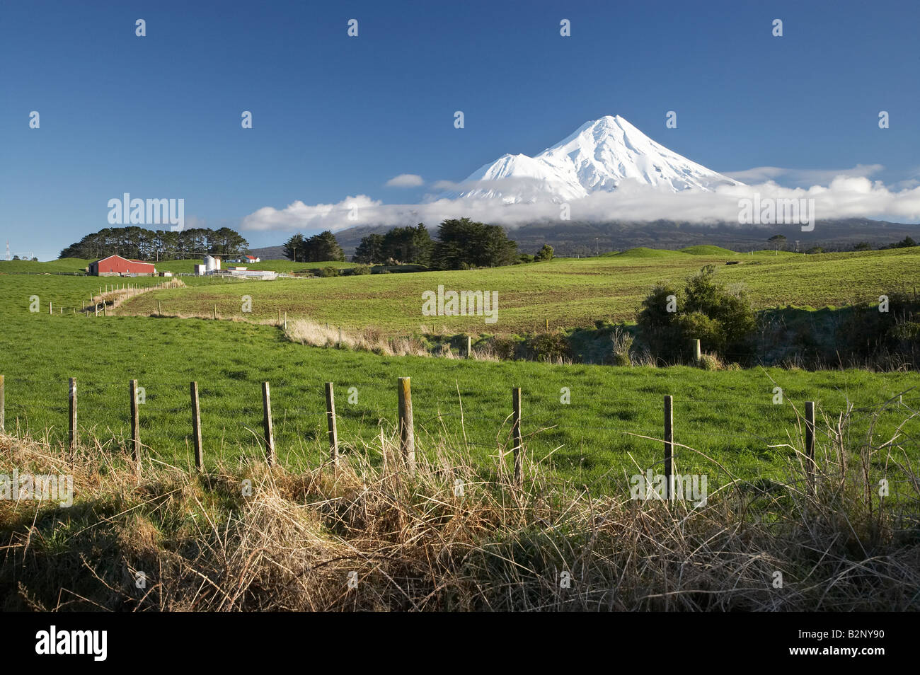 Mount taranaki farm hi-res stock photography and images - Alamy