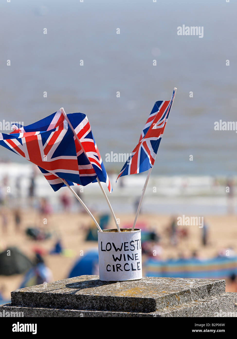 Small union jack flags hi-res stock photography and images - Alamy