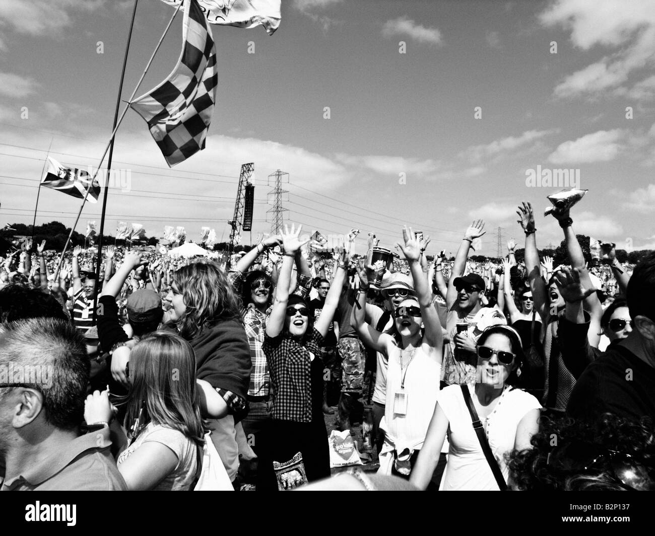 Happy crowds hi-res stock photography and images - Alamy