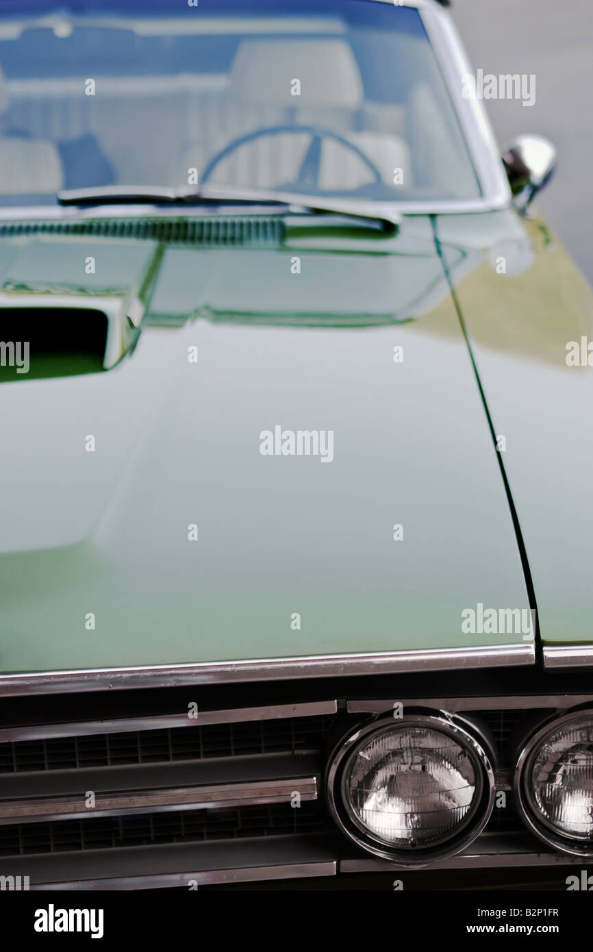 Green vintage car hi-res stock photography and images - Alamy