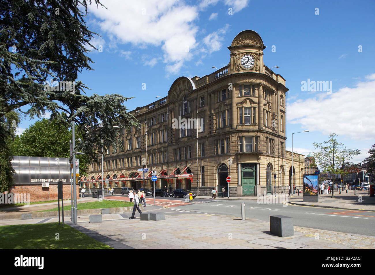 Manchester victoria station hi-res stock photography and images - Alamy