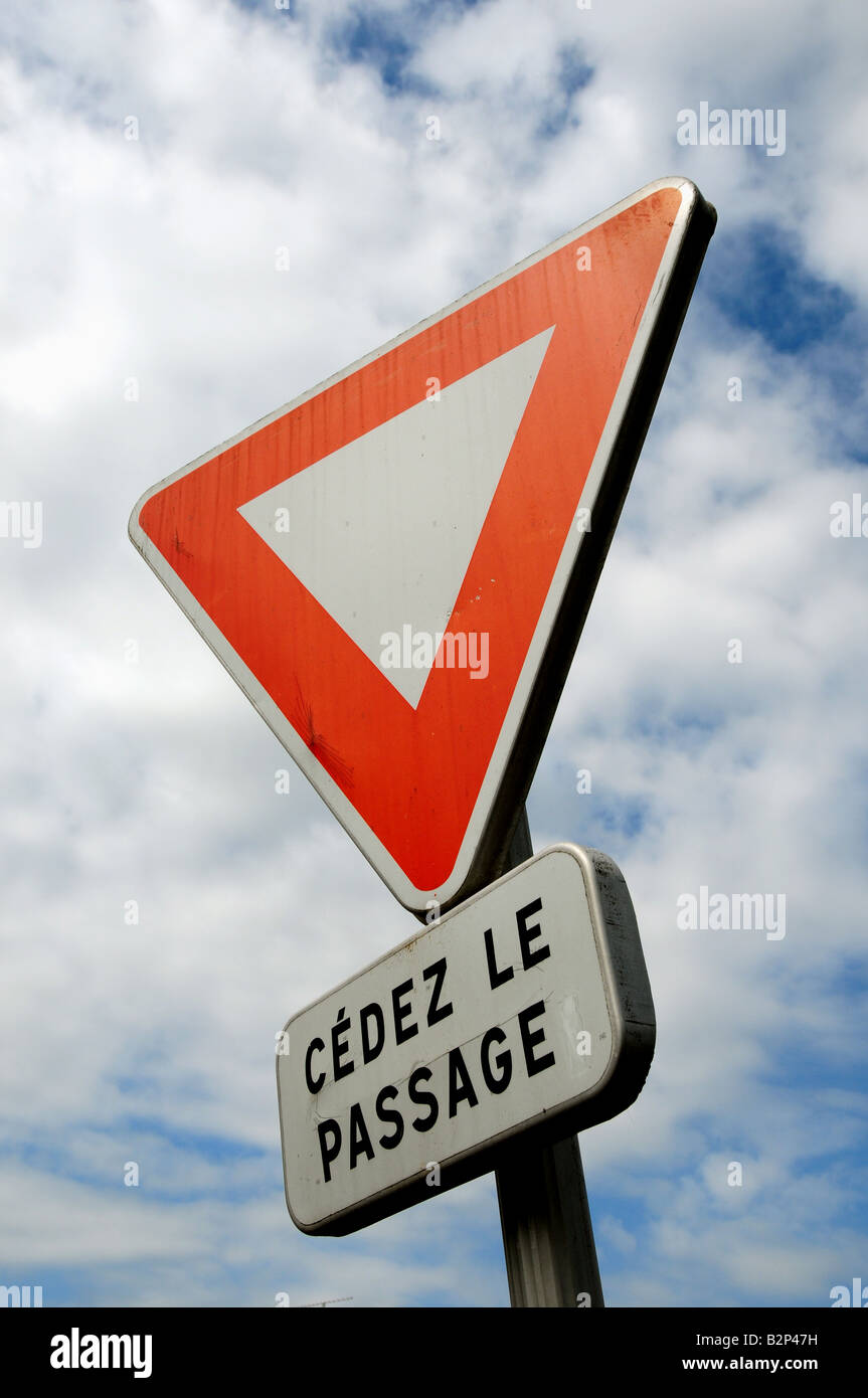 French give way road sign - "CEDEZ LE PASSAGE Stock Photo - Alamy