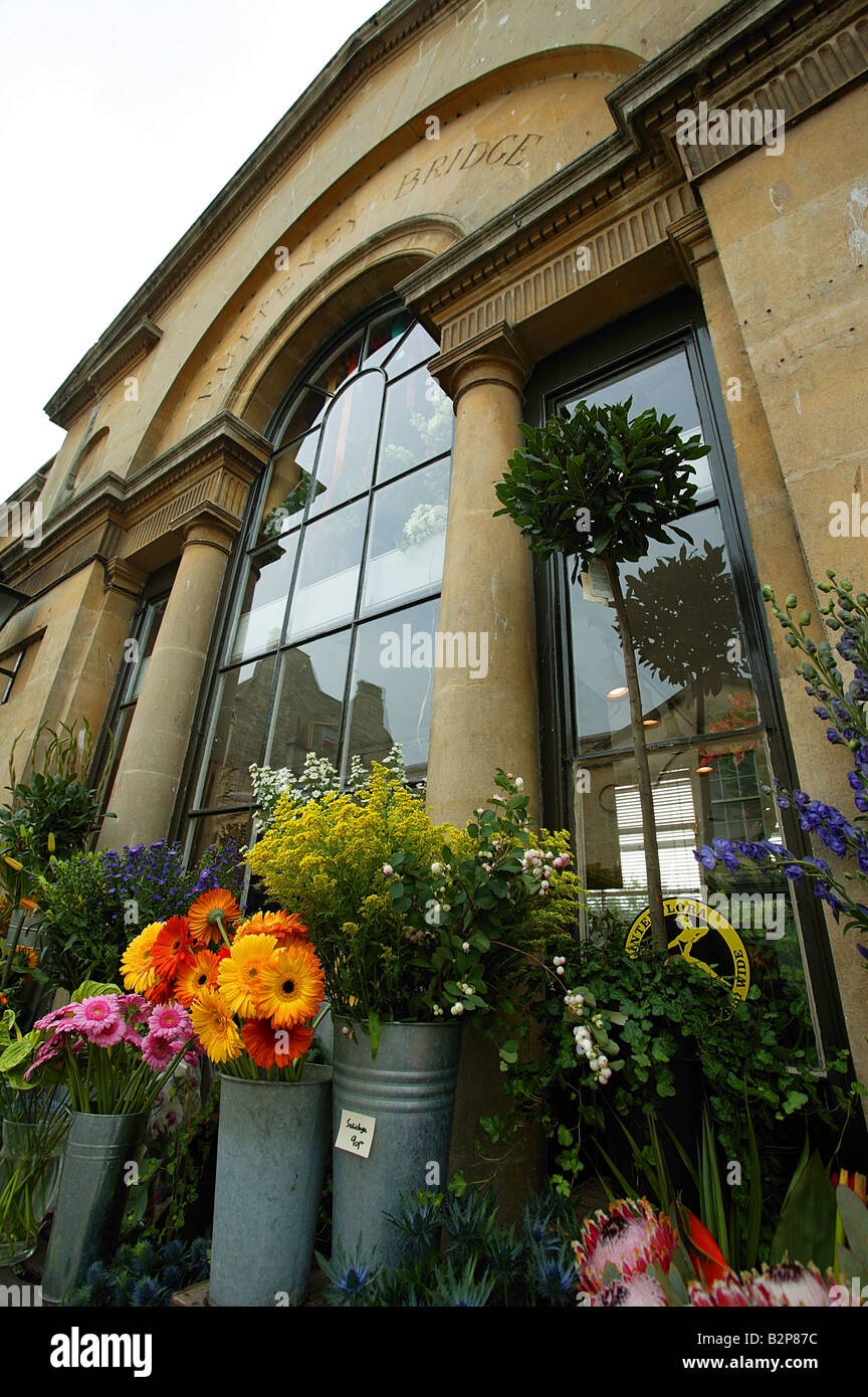 Flower, shop, Pulteney Bridge, Bath, Somerset, England Stock Photo - Alamy