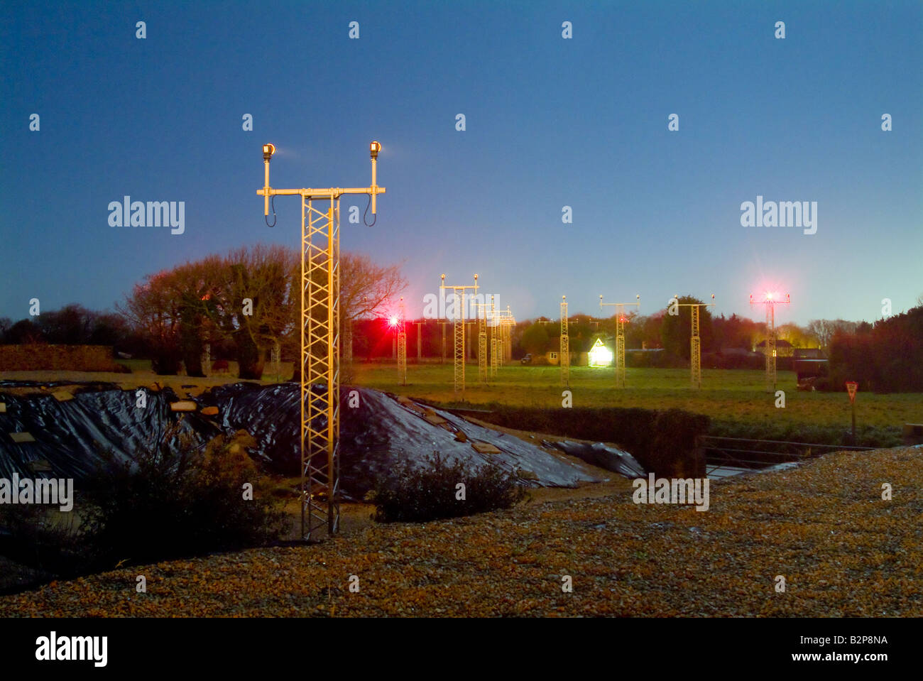 Aeroplane approach landing direction hi-res stock photography and ...