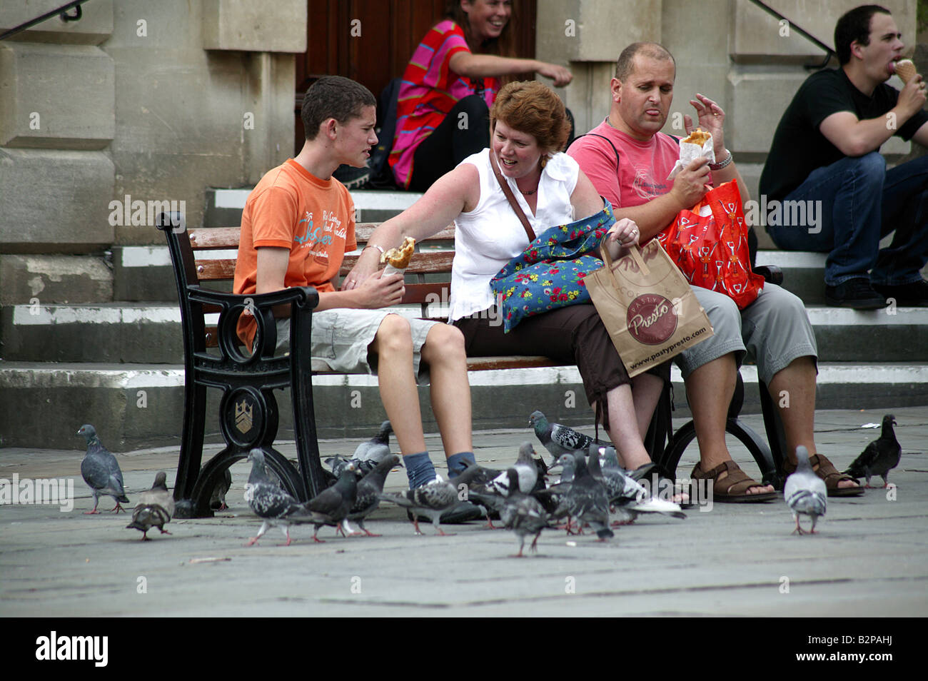 Family eating, Bath Abbey Bath Somerset England Stock Photo - Alamy