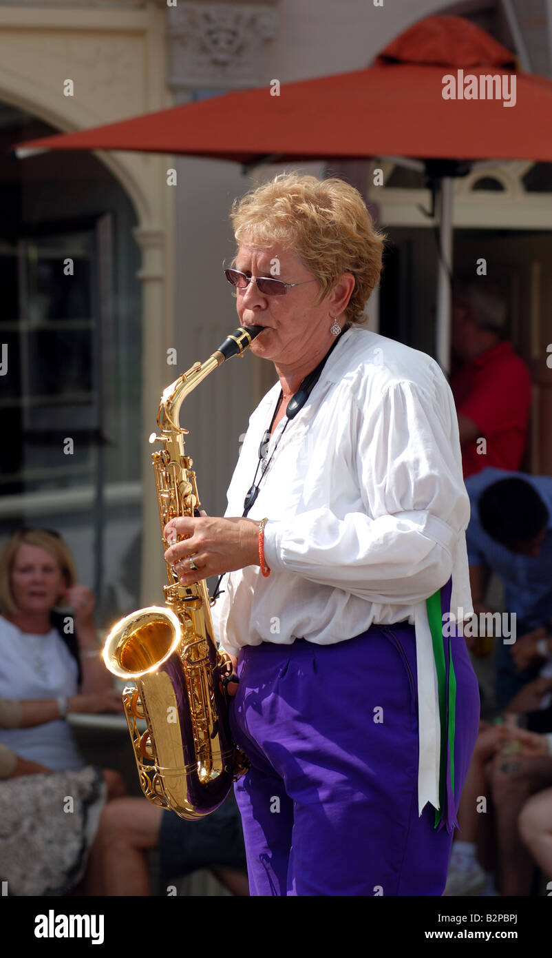 Female saxophone player hi-res stock photography and images - Alamy