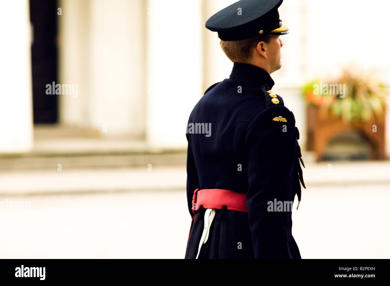 An English soldier marches during a queen's guard parade Stock Photo ...