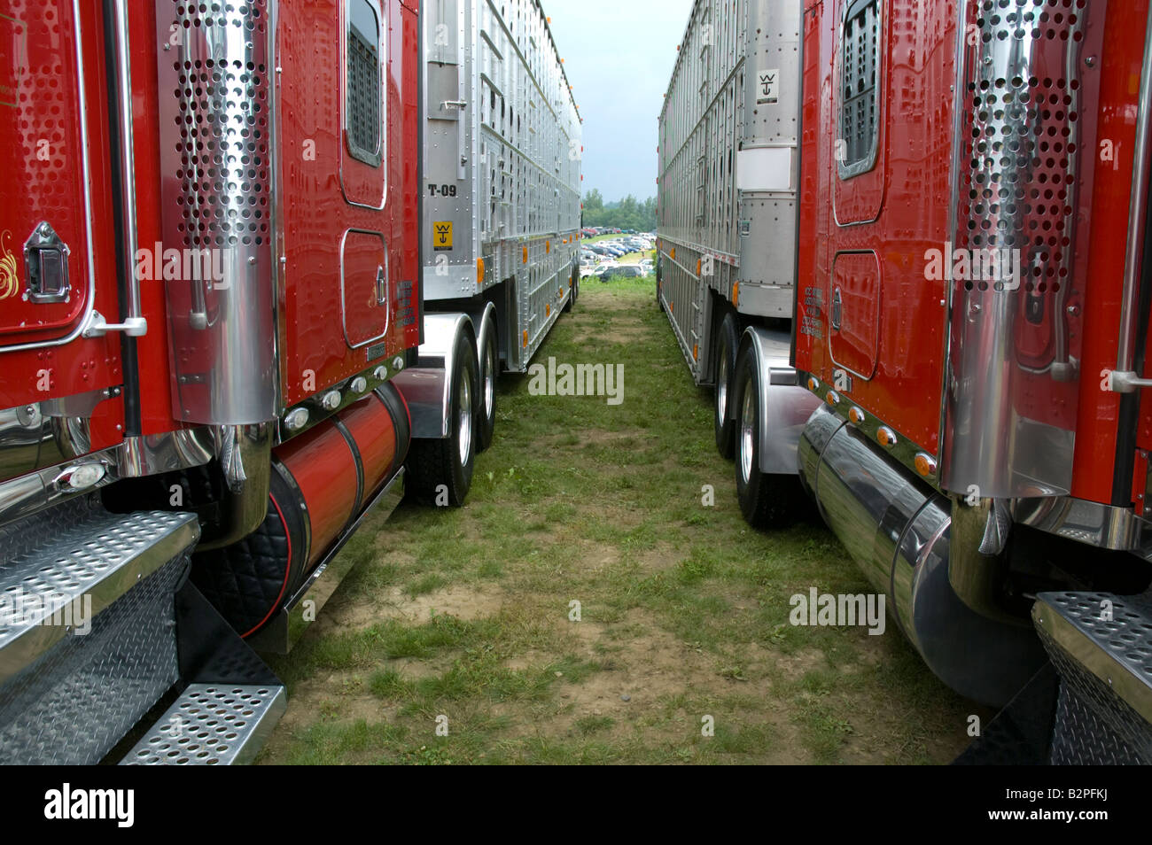 Semi tractor trailer big rig trucks Stock Photo - Alamy